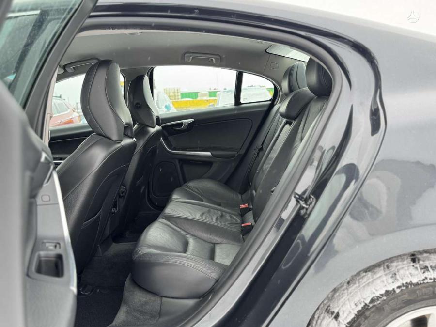 Grey Volvo S60 2012 in Siauliai, with an engine capacity of 1.56 L and mileage of 275 thousand km for 5200 €, photo 14 on AUTOMOTO.COM.LV