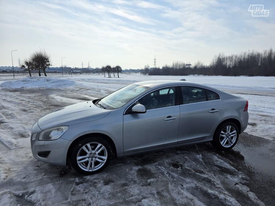 Pelēks Volvo S60 2012 Kauņa, ar dzinēja tilpumu 2.00 L un nobraukumu 261 tūkst. km par 5900 €, foto 2 vietnē AUTOMOTO.COM.LV