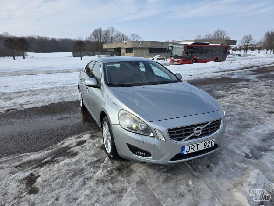 Pelēks Volvo S60 2012 Kauņa, ar dzinēja tilpumu 2.00 L un nobraukumu 261 tūkst. km par 5900 €, foto 3 vietnē AUTOMOTO.COM.LV