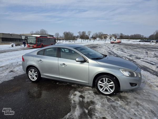 Pelēks Volvo S60 2012 Kauņa, ar dzinēja tilpumu 2.00 L un nobraukumu 261 tūkst. km par 5900 €, foto 4 vietnē AUTOMOTO.COM.LV