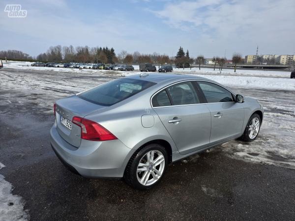 Pelēks Volvo S60 2012 Kauņa, ar dzinēja tilpumu 2.00 L un nobraukumu 261 tūkst. km par 5900 €, foto 5 vietnē AUTOMOTO.COM.LV