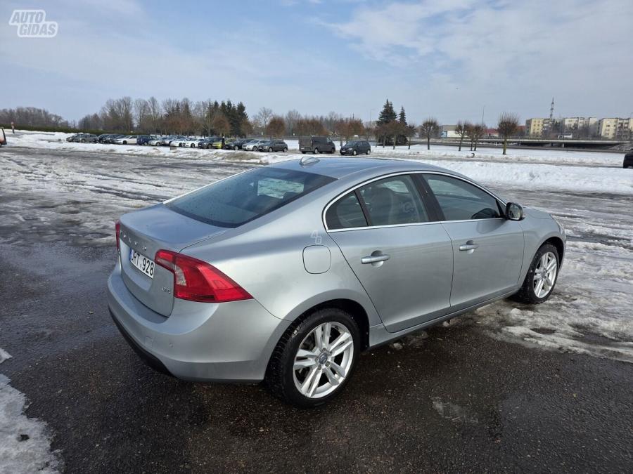 Pelēks Volvo S60 2012 Kauņa, ar dzinēja tilpumu 2.00 L un nobraukumu 261 tūkst. km par 5900 €, foto 5 vietnē AUTOMOTO.COM.LV