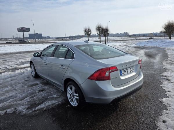 Pelēks Volvo S60 2012 Kauņa, ar dzinēja tilpumu 2.00 L un nobraukumu 261 tūkst. km par 5900 €, foto 6 vietnē AUTOMOTO.COM.LV