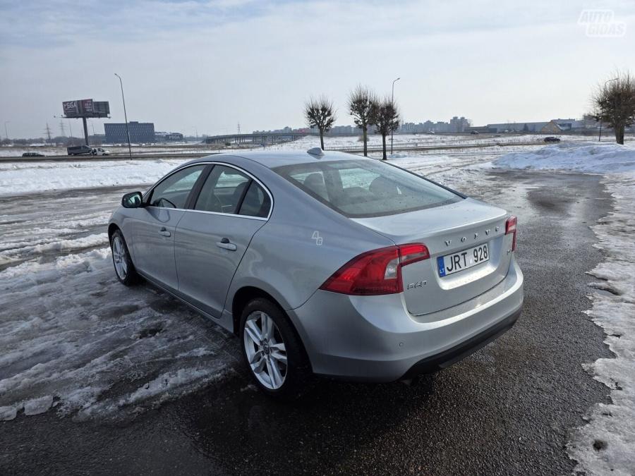 Pelēks Volvo S60 2012 Kauņa, ar dzinēja tilpumu 2.00 L un nobraukumu 261 tūkst. km par 5900 €, foto 6 vietnē AUTOMOTO.COM.LV