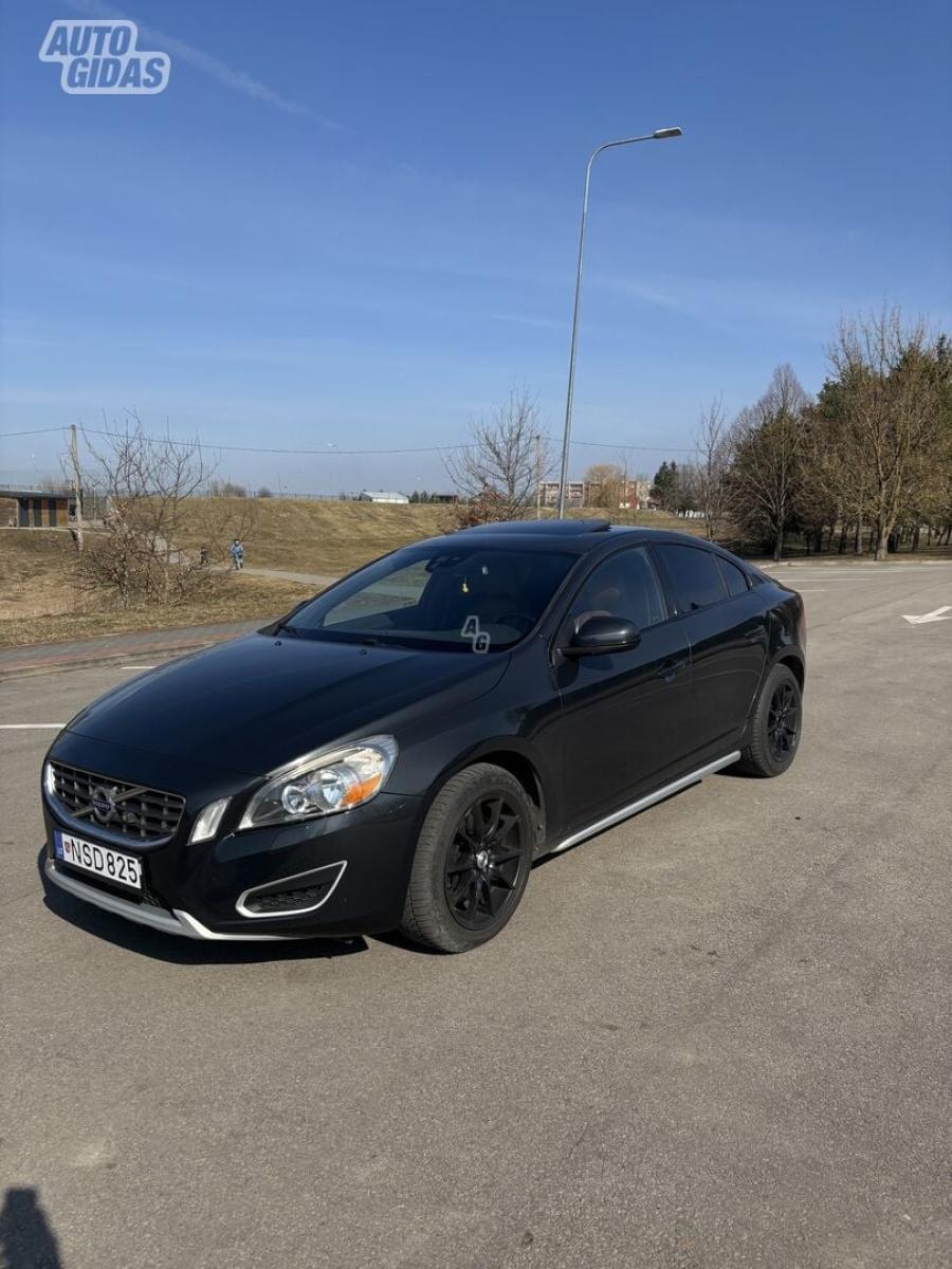 Grey Volvo S60 2012 in Kaunas, with an engine capacity of 2.50 L and mileage of 333 thousand km for 8300 €, photo 1 on AUTOMOTO.COM.LV