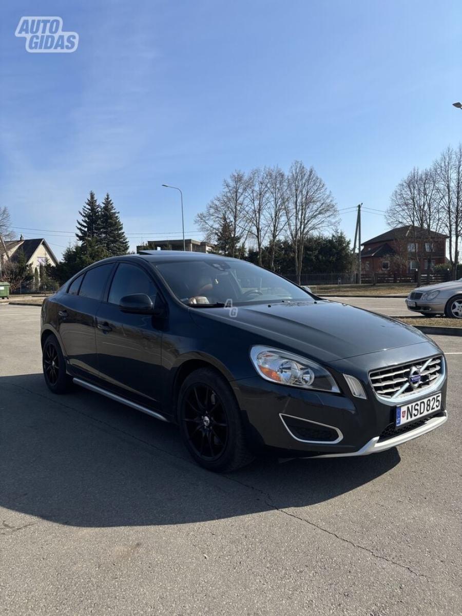 Grey Volvo S60 2012 in Kaunas, with an engine capacity of 2.50 L and mileage of 333 thousand km for 8300 €, photo 2 on AUTOMOTO.COM.LV