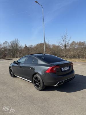 Grey Volvo S60 2012 in Kaunas, with an engine capacity of 2.50 L and mileage of 333 thousand km for 8300 €, photo 4 on AUTOMOTO.COM.LV