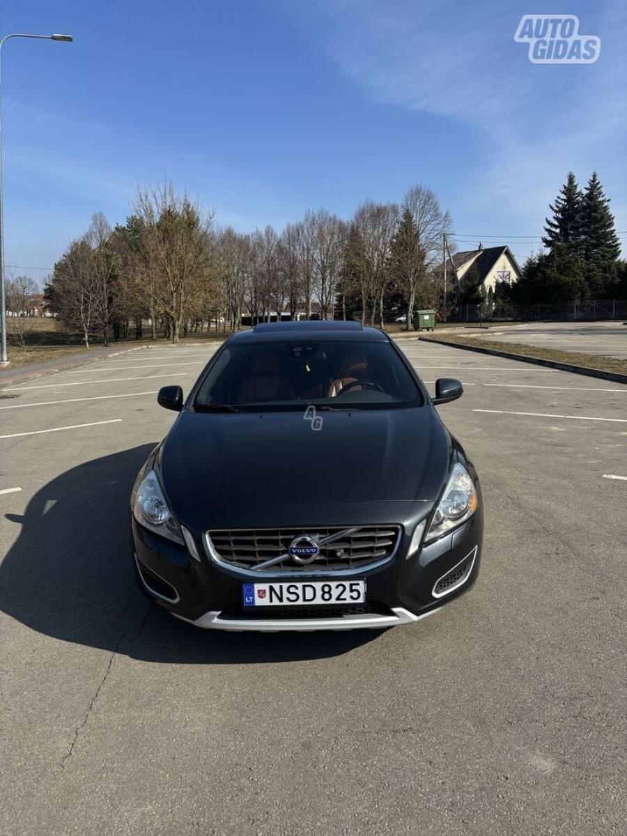 Grey Volvo S60 2012 in Kaunas, with an engine capacity of 2.50 L and mileage of 333 thousand km for 8300 €, photo 5 on AUTOMOTO.COM.LV