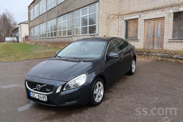 Pelēks Volvo S60 2012 Talsi, ar dzinēja tilpumu 2.00 L un nobraukumu 252 tūkst. km par 6200 €, foto 1 vietnē AUTOMOTO.COM.LV