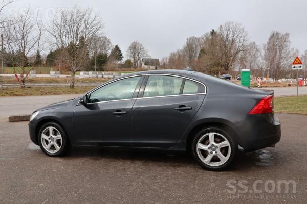Pelēks Volvo S60 2012 Talsi, ar dzinēja tilpumu 2.00 L un nobraukumu 252 tūkst. km par 6200 €, foto 2 vietnē AUTOMOTO.COM.LV