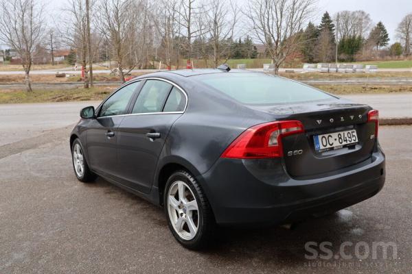 Pelēks Volvo S60 2012 Talsi, ar dzinēja tilpumu 2.00 L un nobraukumu 252 tūkst. km par 6200 €, foto 3 vietnē AUTOMOTO.COM.LV