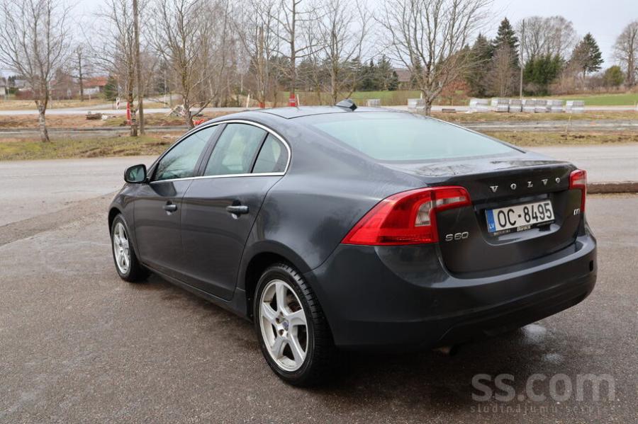 Pelēks Volvo S60 2012 Talsi, ar dzinēja tilpumu 2.00 L un nobraukumu 252 tūkst. km par 6200 €, foto 4 vietnē AUTOMOTO.COM.LV