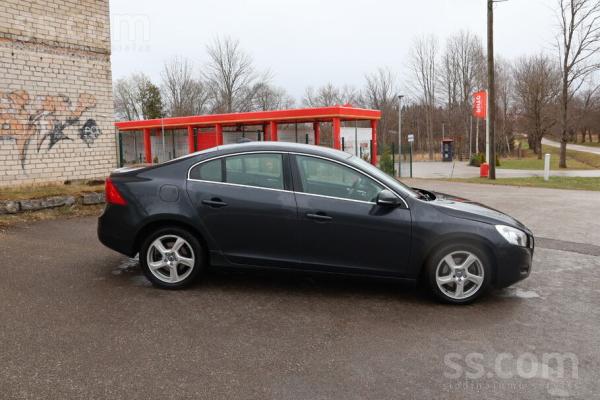 Pelēks Volvo S60 2012 Talsi, ar dzinēja tilpumu 2.00 L un nobraukumu 252 tūkst. km par 6200 €, foto 6 vietnē AUTOMOTO.COM.LV