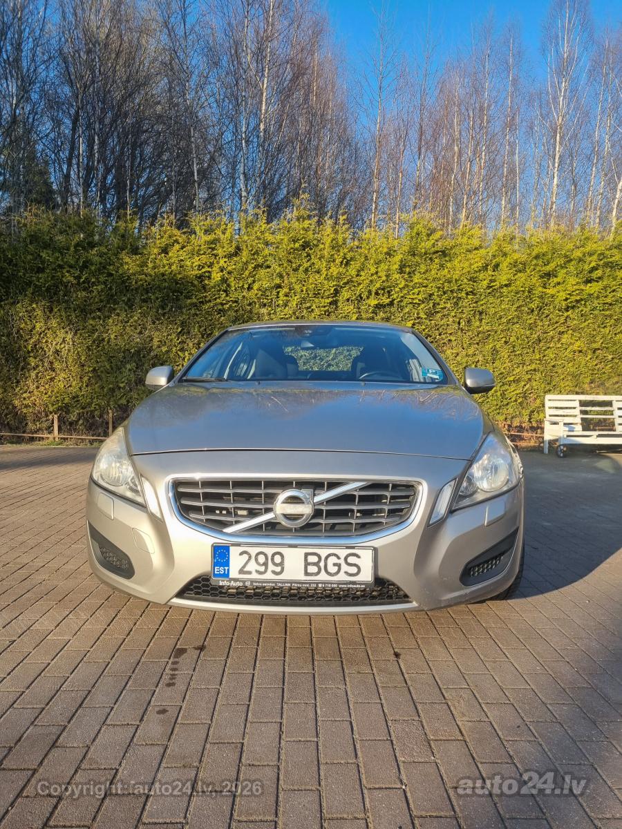 Pelēks Volvo S60 2012 Pērnava, ar dzinēja tilpumu 1.60 L un nobraukumu 198 tūkst. km par 5600 €, foto 3 vietnē AUTOMOTO.COM.LV