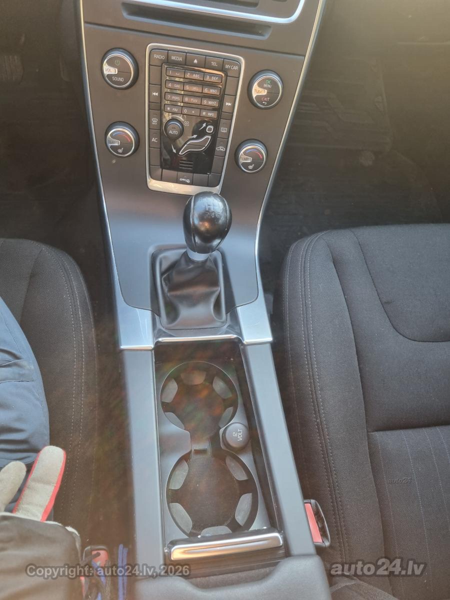 Pelēks Volvo S60 2012 Pērnava, ar dzinēja tilpumu 1.60 L un nobraukumu 198 tūkst. km par 5600 €, foto 8 vietnē AUTOMOTO.COM.LV