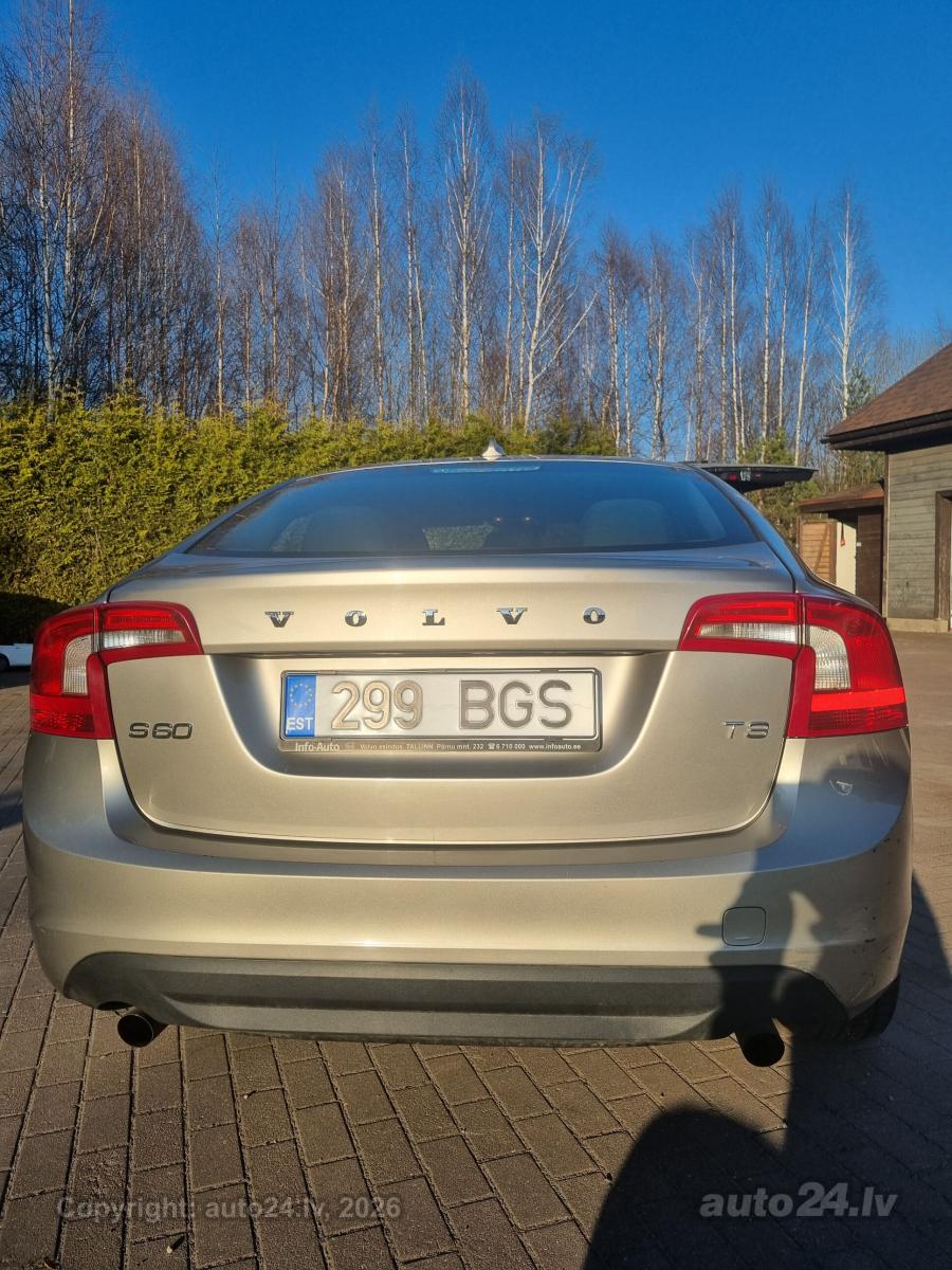 Pelēks Volvo S60 2012 Pērnava, ar dzinēja tilpumu 1.60 L un nobraukumu 198 tūkst. km par 5600 €, foto 13 vietnē AUTOMOTO.COM.LV
