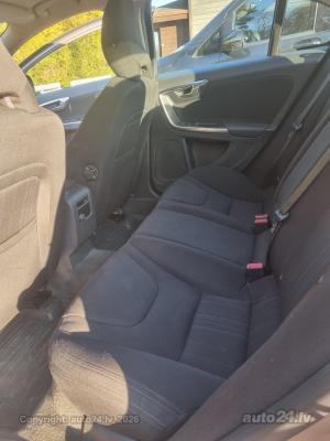 Pelēks Volvo S60 2012 Pērnava, ar dzinēja tilpumu 1.60 L un nobraukumu 198 tūkst. km par 5600 €, foto 16 vietnē AUTOMOTO.COM.LV
