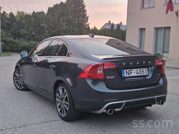 Grey Volvo S60 2012 in Jelgava, with an engine capacity of 2.40 L and mileage of 281 thousand km for 5600 €, photo 2 on AUTOMOTO.COM.LV