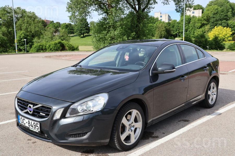 Pelēks Volvo S60 2012 Talsi, ar dzinēja tilpumu 2.00 L un nobraukumu 256 tūkst. km par 4999 €, foto 1 vietnē AUTOMOTO.COM.LV
