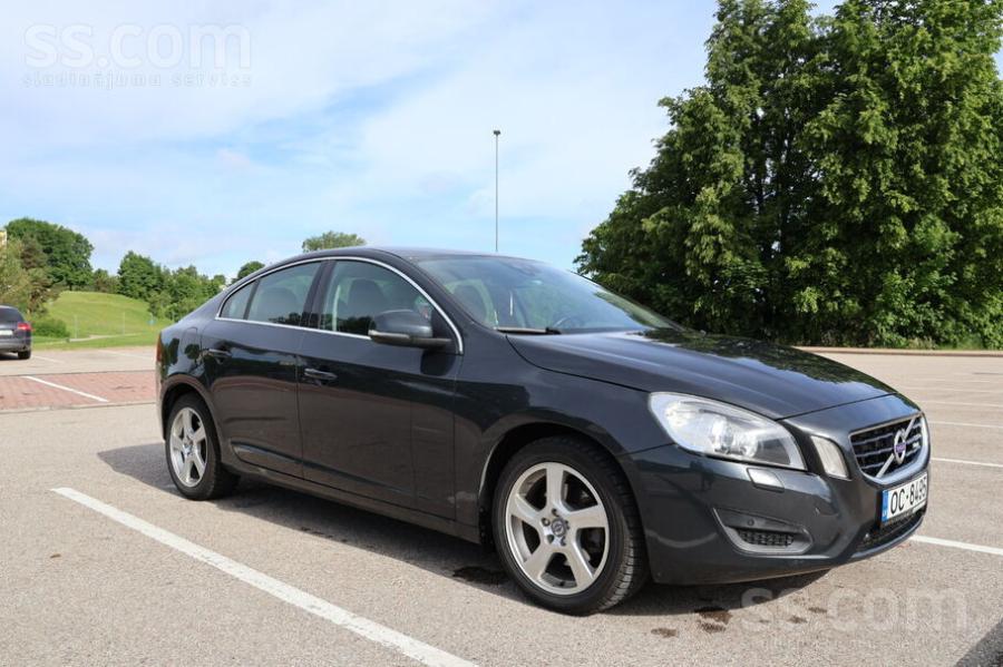 Pelēks Volvo S60 2012 Talsi, ar dzinēja tilpumu 2.00 L un nobraukumu 256 tūkst. km par 4999 €, foto 3 vietnē AUTOMOTO.COM.LV