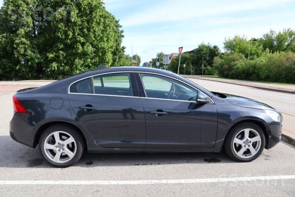 Pelēks Volvo S60 2012 Talsi, ar dzinēja tilpumu 2.00 L un nobraukumu 256 tūkst. km par 4999 €, foto 3 vietnē AUTOMOTO.COM.LV