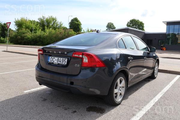 Pelēks Volvo S60 2012 Talsi, ar dzinēja tilpumu 2.00 L un nobraukumu 256 tūkst. km par 4999 €, foto 4 vietnē AUTOMOTO.COM.LV