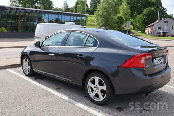 Pelēks Volvo S60 2012 Talsi, ar dzinēja tilpumu 2.00 L un nobraukumu 256 tūkst. km par 4999 €, foto 5 vietnē AUTOMOTO.COM.LV