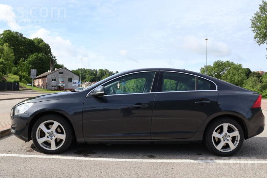 Pelēks Volvo S60 2012 Talsi, ar dzinēja tilpumu 2.00 L un nobraukumu 256 tūkst. km par 4999 €, foto 7 vietnē AUTOMOTO.COM.LV