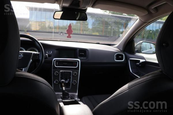 Pelēks Volvo S60 2012 Talsi, ar dzinēja tilpumu 2.00 L un nobraukumu 256 tūkst. km par 4999 €, foto 8 vietnē AUTOMOTO.COM.LV