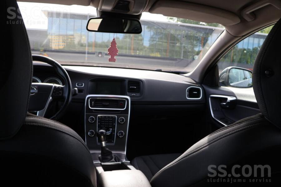 Pelēks Volvo S60 2012 Talsi, ar dzinēja tilpumu 2.00 L un nobraukumu 256 tūkst. km par 4999 €, foto 9 vietnē AUTOMOTO.COM.LV