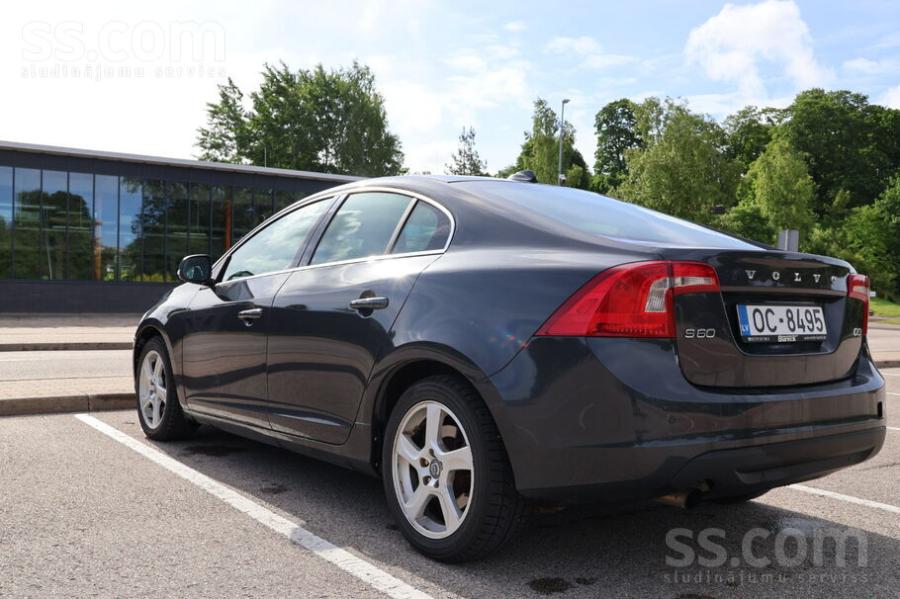 Pelēks Volvo S60 2012 Talsi, ar dzinēja tilpumu 2.00 L un nobraukumu 256 tūkst. km par 4999 €, foto 10 vietnē AUTOMOTO.COM.LV