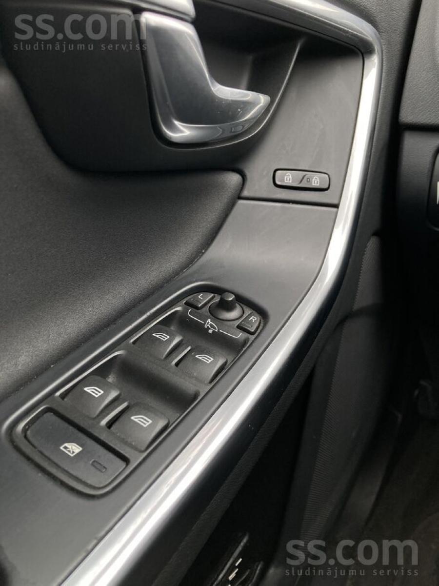 Pelēks Volvo S60 2012 Talsi, ar dzinēja tilpumu 2.00 L un nobraukumu 256 tūkst. km par 4999 €, foto 12 vietnē AUTOMOTO.COM.LV