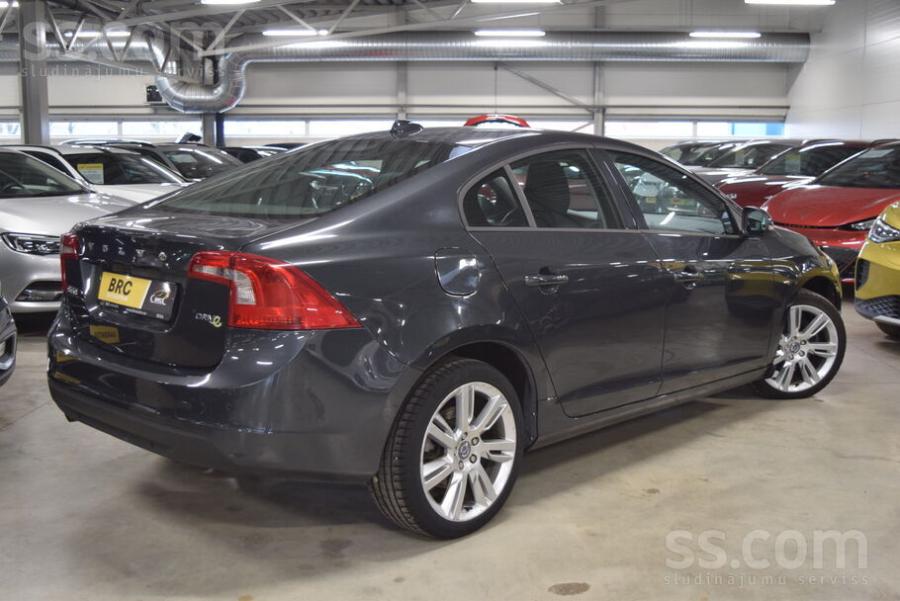 Pelēks Volvo S60 2012 Rīga, ar dzinēja tilpumu 1.60 L un nobraukumu 368 tūkst. km par 5500 €, foto 3 vietnē AUTOMOTO.COM.LV