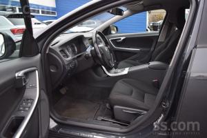 Pelēks Volvo S60 2012 Rīga, ar dzinēja tilpumu 1.60 L un nobraukumu 368 tūkst. km par 5500 €, foto 4 vietnē AUTOMOTO.COM.LV