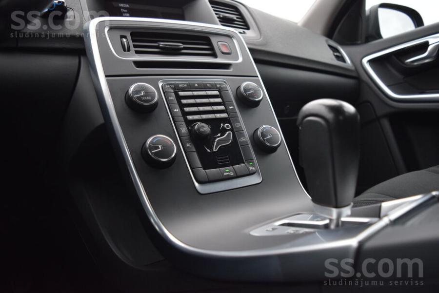 Pelēks Volvo S60 2012 Rīga, ar dzinēja tilpumu 1.60 L un nobraukumu 368 tūkst. km par 5500 €, foto 7 vietnē AUTOMOTO.COM.LV