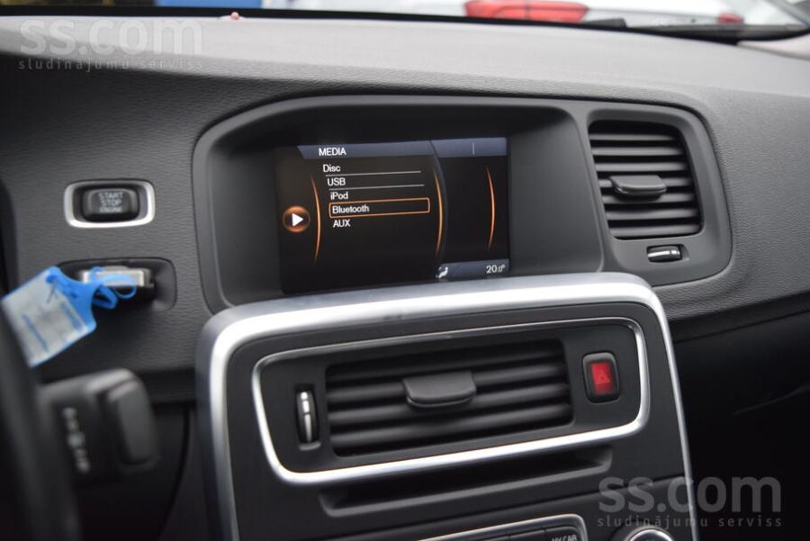 Pelēks Volvo S60 2012 Rīga, ar dzinēja tilpumu 1.60 L un nobraukumu 368 tūkst. km par 5500 €, foto 8 vietnē AUTOMOTO.COM.LV
