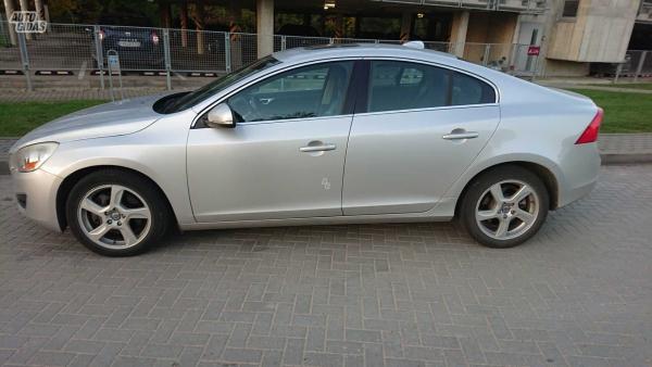 Grey Volvo S60 2012 in Vilnius, with an engine capacity of 2.50 L and mileage of 132 thousand km for 5600 €, photo 2 on AUTOMOTO.COM.LV