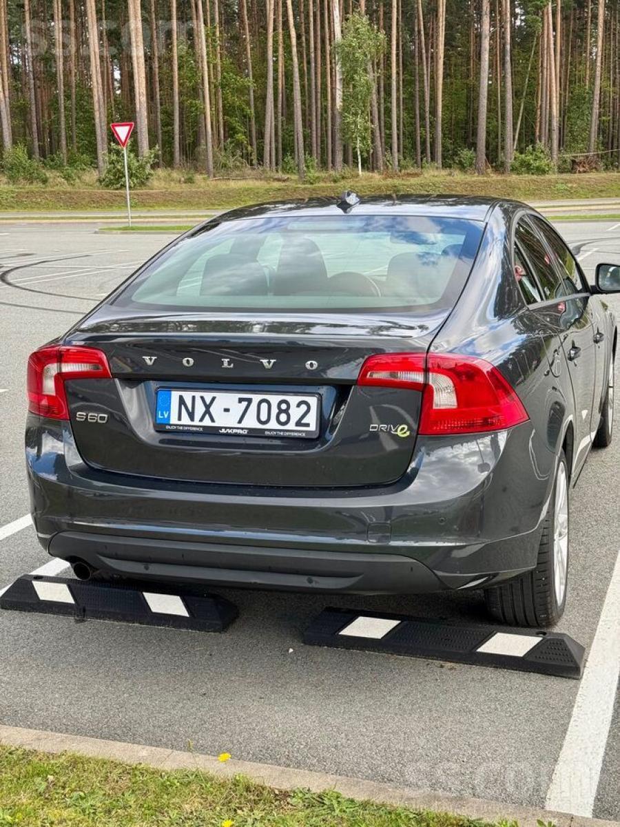 Grey Volvo S60 2012 in Riga, with an engine capacity of 1.60 L and mileage of 0 thousand km for 5990 €, photo 5 on AUTOMOTO.COM.LV
