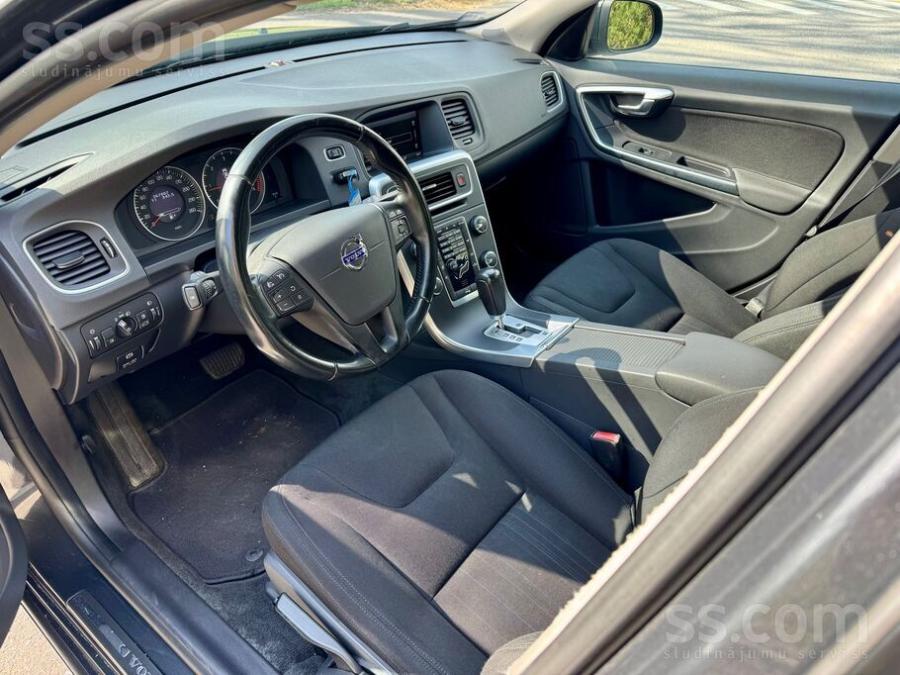 Grey Volvo S60 2012 in Riga, with an engine capacity of 1.60 L and mileage of 0 thousand km for 5990 €, photo 8 on AUTOMOTO.COM.LV