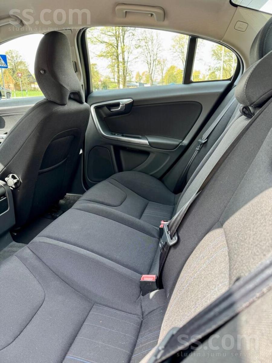 Grey Volvo S60 2012 in Riga, with an engine capacity of 1.60 L and mileage of 0 thousand km for 5990 €, photo 11 on AUTOMOTO.COM.LV