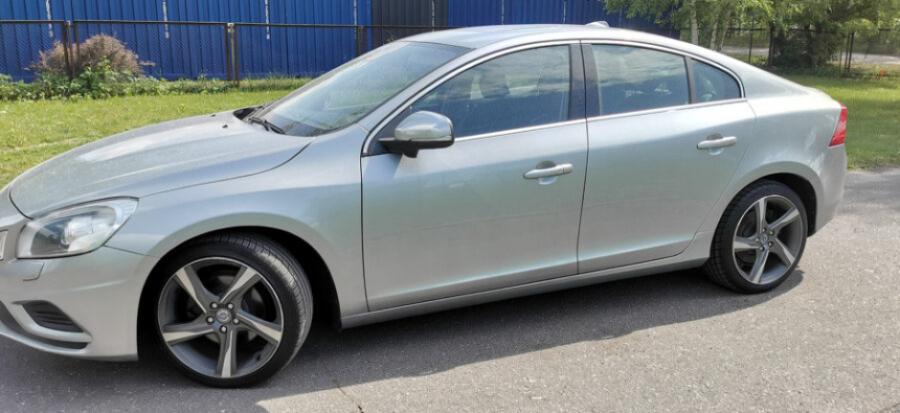 Grey Volvo S60 2012 in Riga, with an engine capacity of 1.60 L and mileage of 236 thousand km for 7950 €, photo 4 on AUTOMOTO.COM.LV