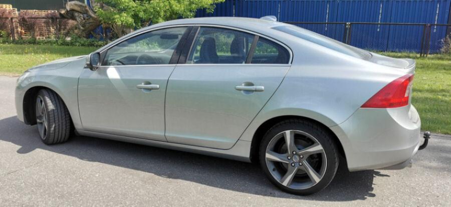 Grey Volvo S60 2012 in Riga, with an engine capacity of 1.60 L and mileage of 236 thousand km for 7950 €, photo 6 on AUTOMOTO.COM.LV
