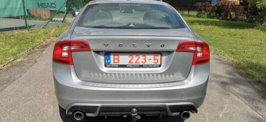 Grey Volvo S60 2012 in Riga, with an engine capacity of 1.60 L and mileage of 236 thousand km for 7950 €, photo 9 on AUTOMOTO.COM.LV