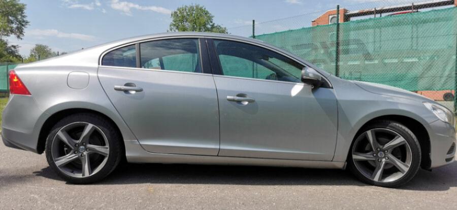 Grey Volvo S60 2012 in Riga, with an engine capacity of 1.60 L and mileage of 236 thousand km for 7950 €, photo 12 on AUTOMOTO.COM.LV