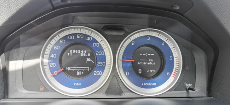 Grey Volvo S60 2012 in Riga, with an engine capacity of 1.60 L and mileage of 236 thousand km for 7950 €, photo 19 on AUTOMOTO.COM.LV