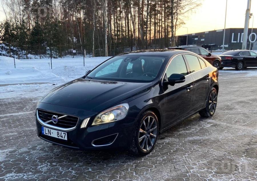 Pelēks Volvo S60 2012 Rīga, ar dzinēja tilpumu 2.40 L un nobraukumu 269 tūkst. km par 6250 €, foto 3 vietnē AUTOMOTO.COM.LV
