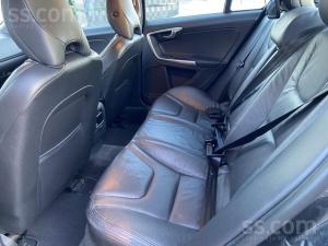 Pelēks Volvo S60 2012 Rīga, ar dzinēja tilpumu 2.40 L un nobraukumu 269 tūkst. km par 6250 €, foto 4 vietnē AUTOMOTO.COM.LV