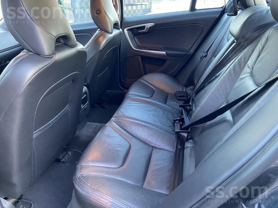 Pelēks Volvo S60 2012 Rīga, ar dzinēja tilpumu 2.40 L un nobraukumu 269 tūkst. km par 6250 €, foto 4 vietnē AUTOMOTO.COM.LV