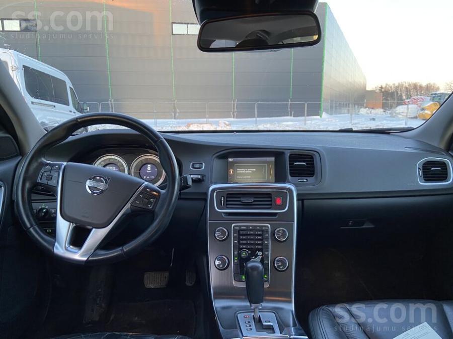 Pelēks Volvo S60 2012 Rīga, ar dzinēja tilpumu 2.40 L un nobraukumu 269 tūkst. km par 6250 €, foto 5 vietnē AUTOMOTO.COM.LV