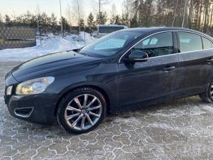 Pelēks Volvo S60 2012 Rīga, ar dzinēja tilpumu 2.40 L un nobraukumu 269 tūkst. km par 6250 €, foto 6 vietnē AUTOMOTO.COM.LV